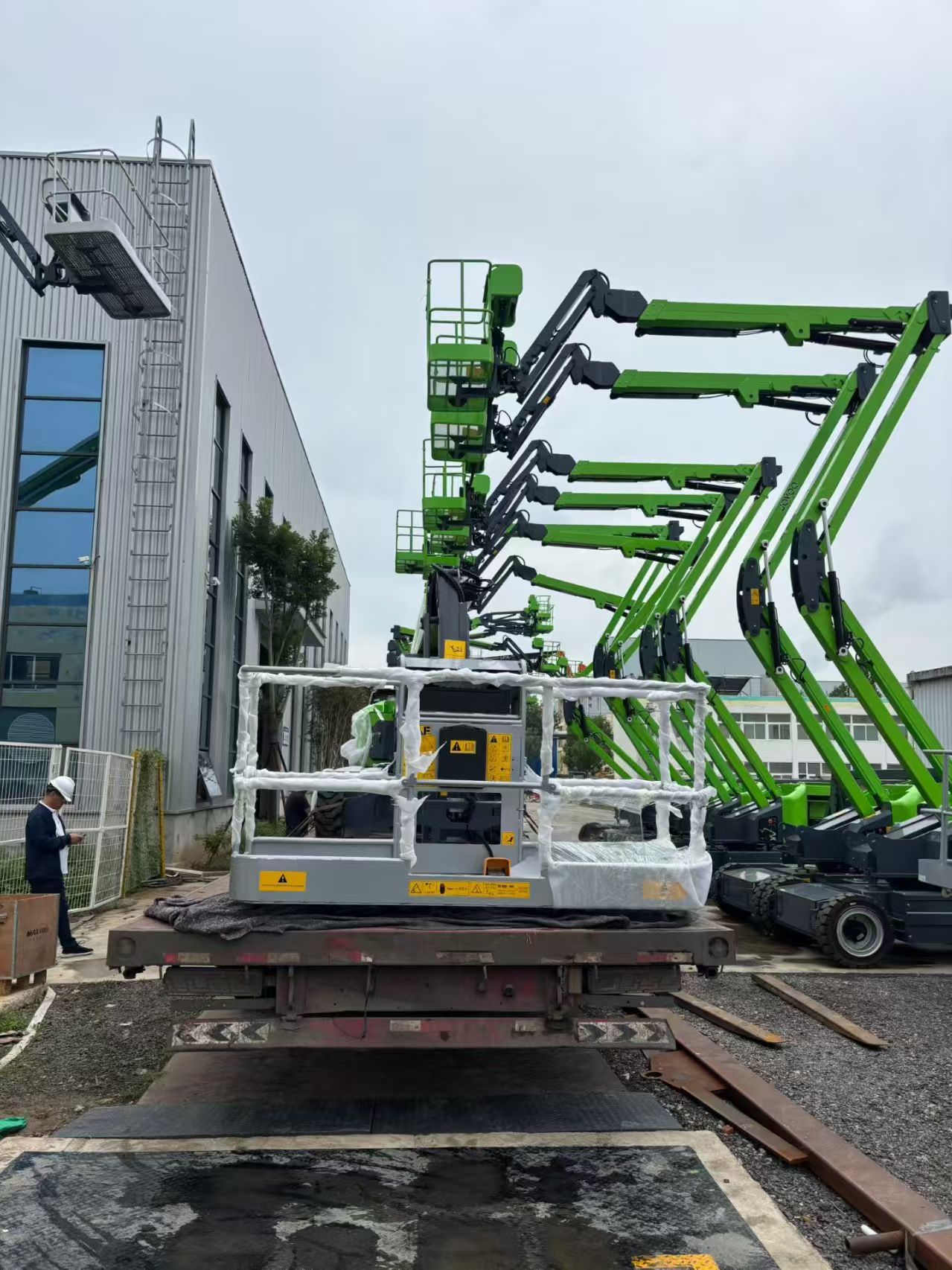 Diesel Articulating Boom Lift with 160° Platform Rotation